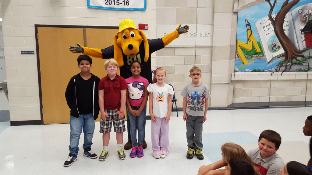Digger visits River Ridge Elementary – Digger Dog